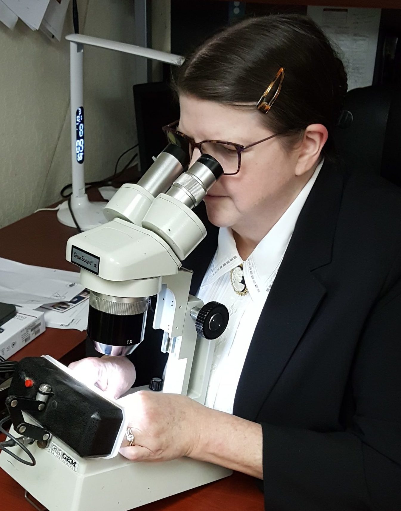 About Us - AIGR Independent Gemologist Appraiser